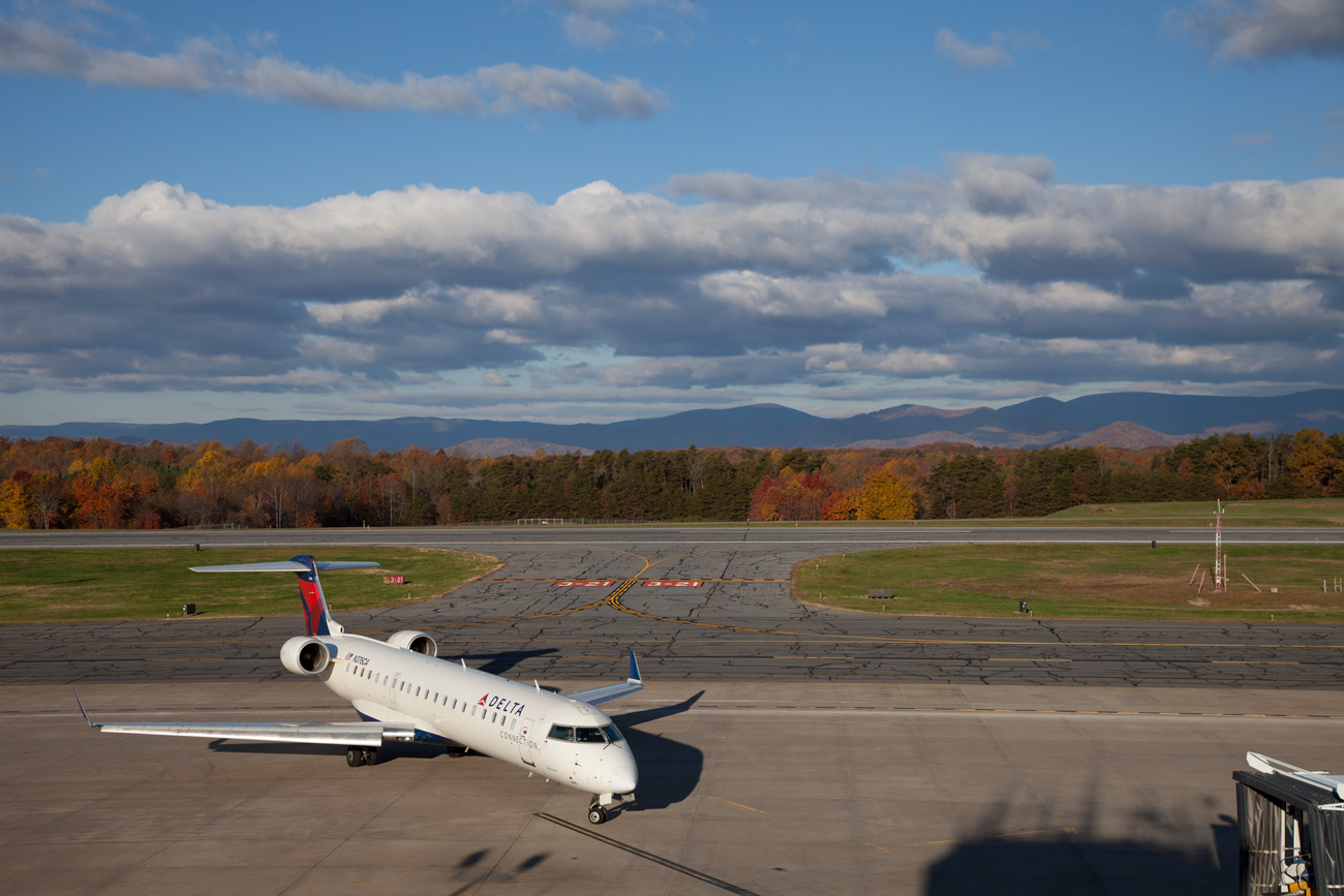 Delta - Charlottesville Albemarle Airport